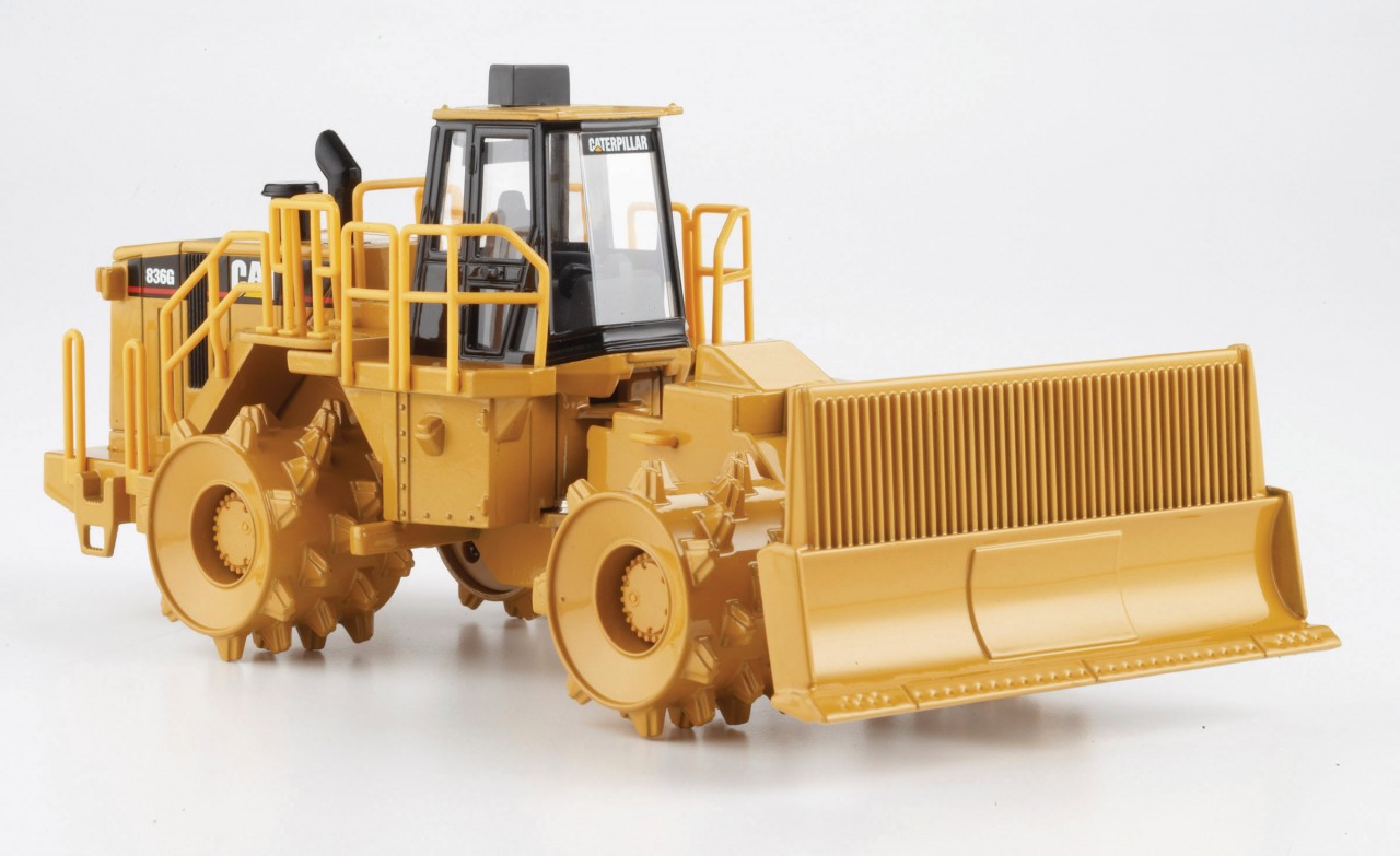 CAT 836G Landfill Compactor 55074 5 - Cat® Diecast Scale Models