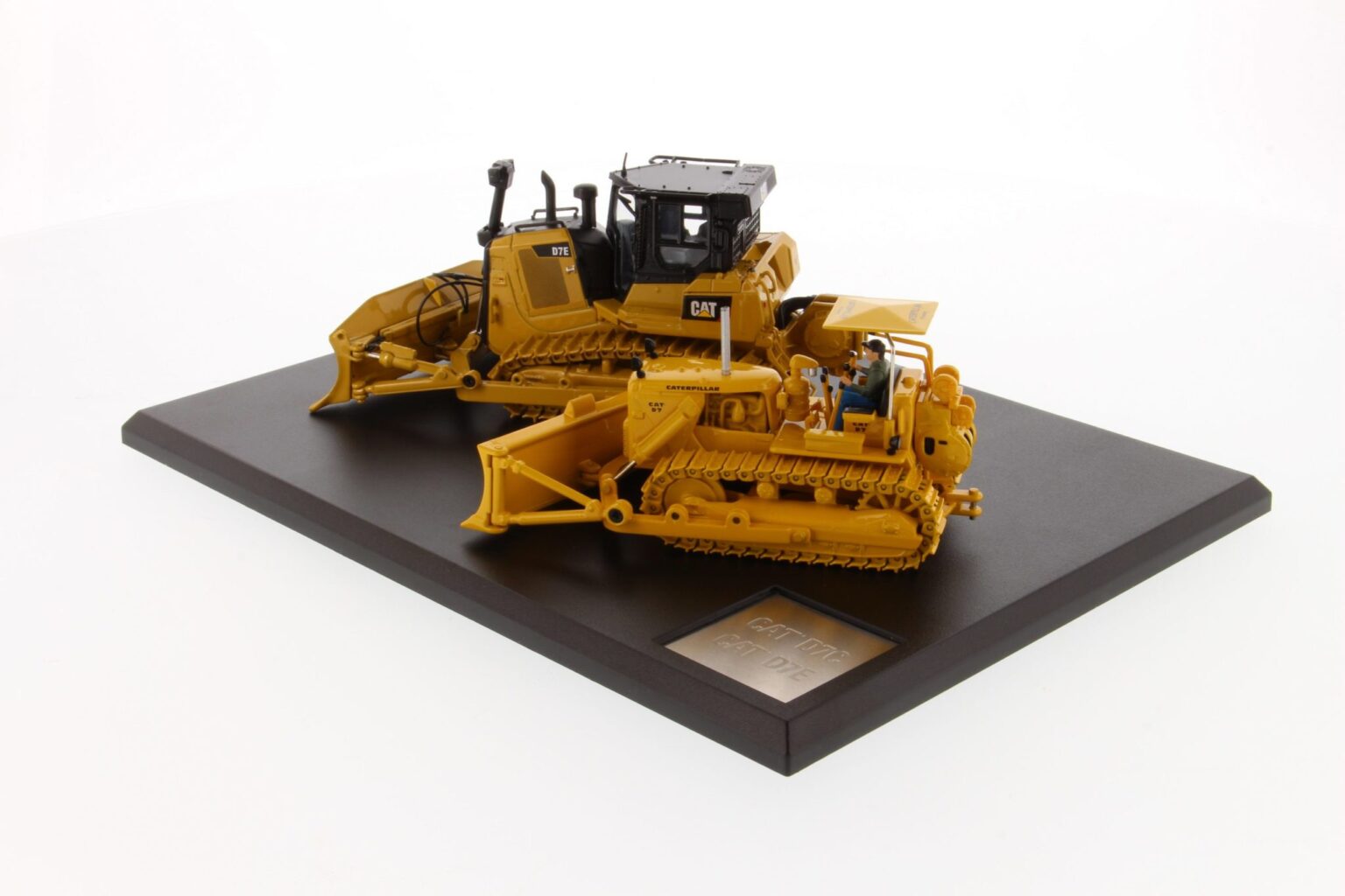 Cat Diecast D7 (17A) & D7E Electric Drive Track-Type Tractor Evolution ...