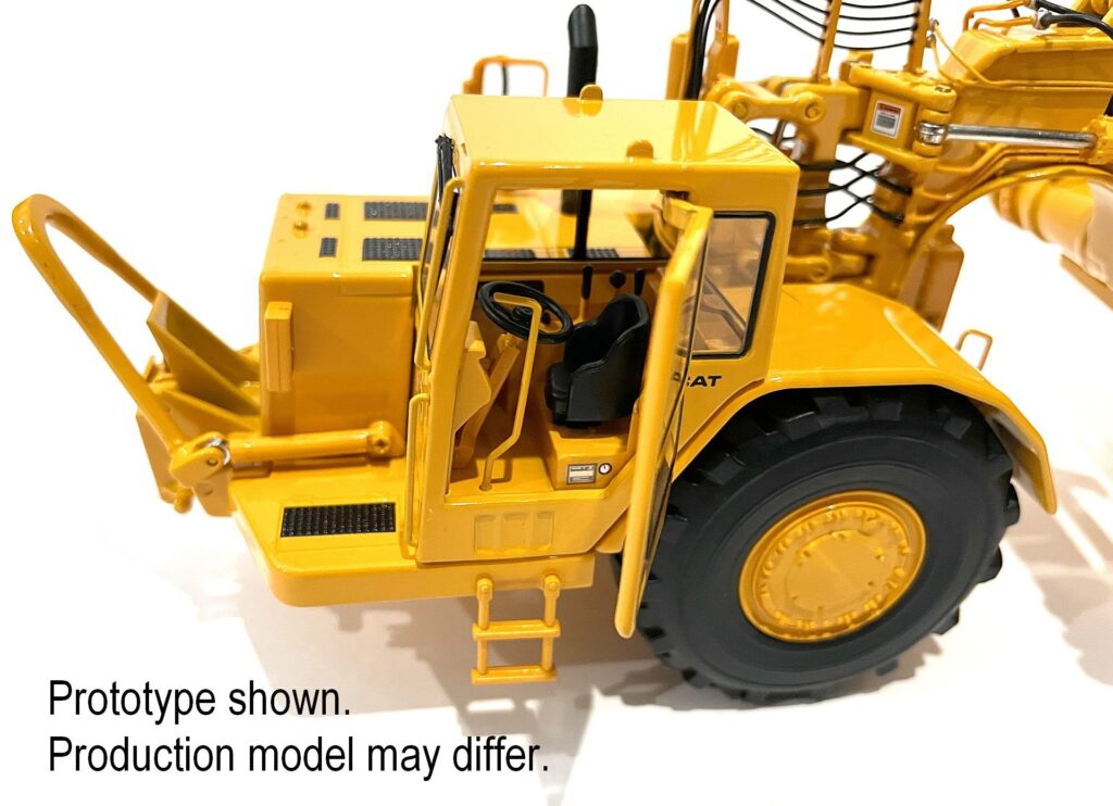 Cat 1:48 657E Wheel-Tractor Scraper CCM657E - Cat® Diecast Scale Models