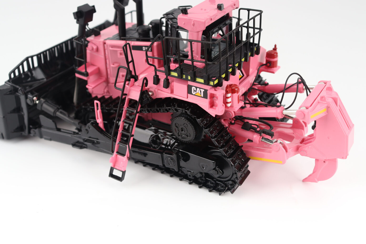 Cat Diecast PINK D11T Track-Type Tractor JEL design 85565P - SOLD OUT ...