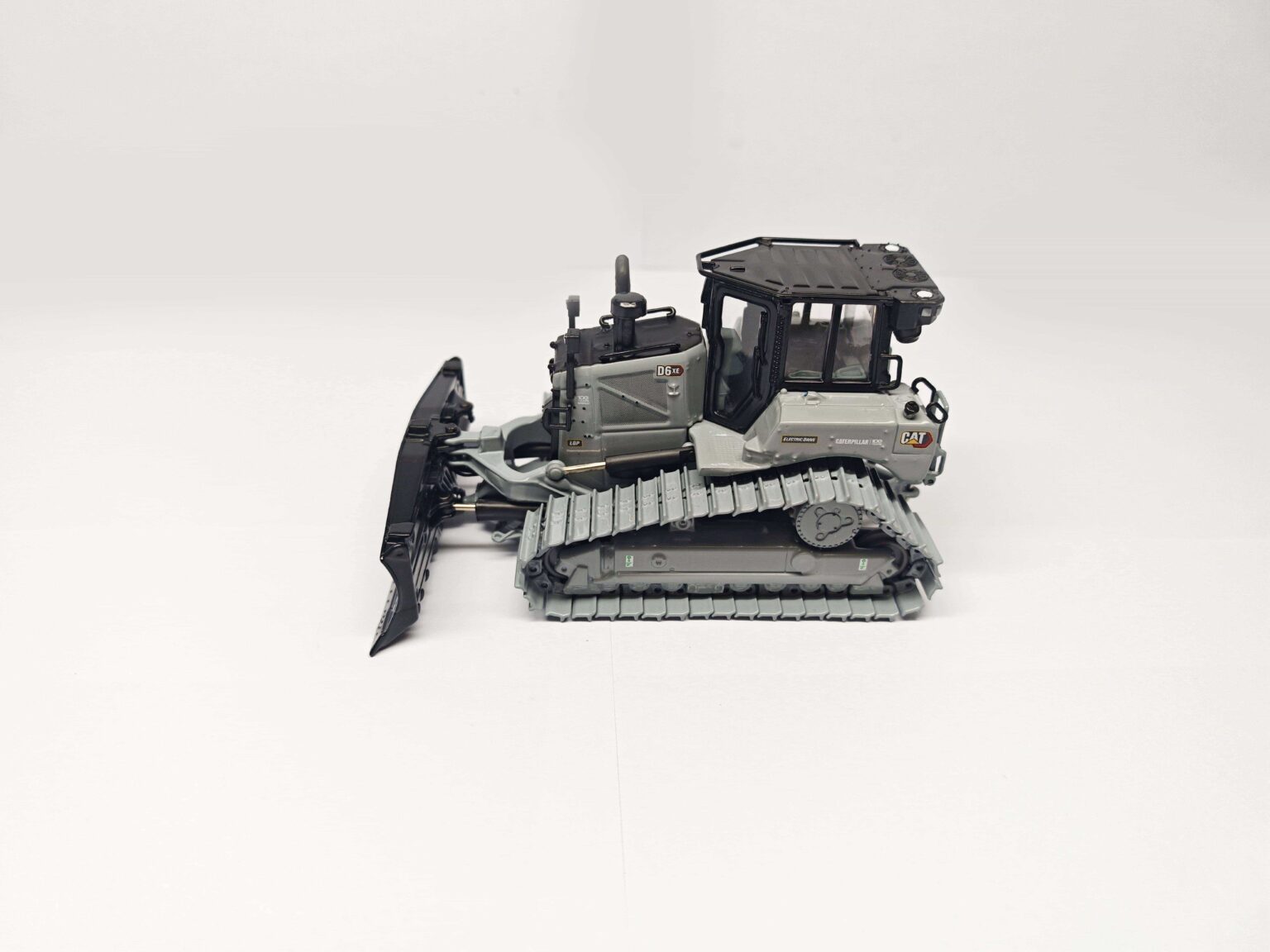 Cat Diecast D6 XE LGP VPAT Track Type Tractor 85554BGC - Cat® Diecast ...